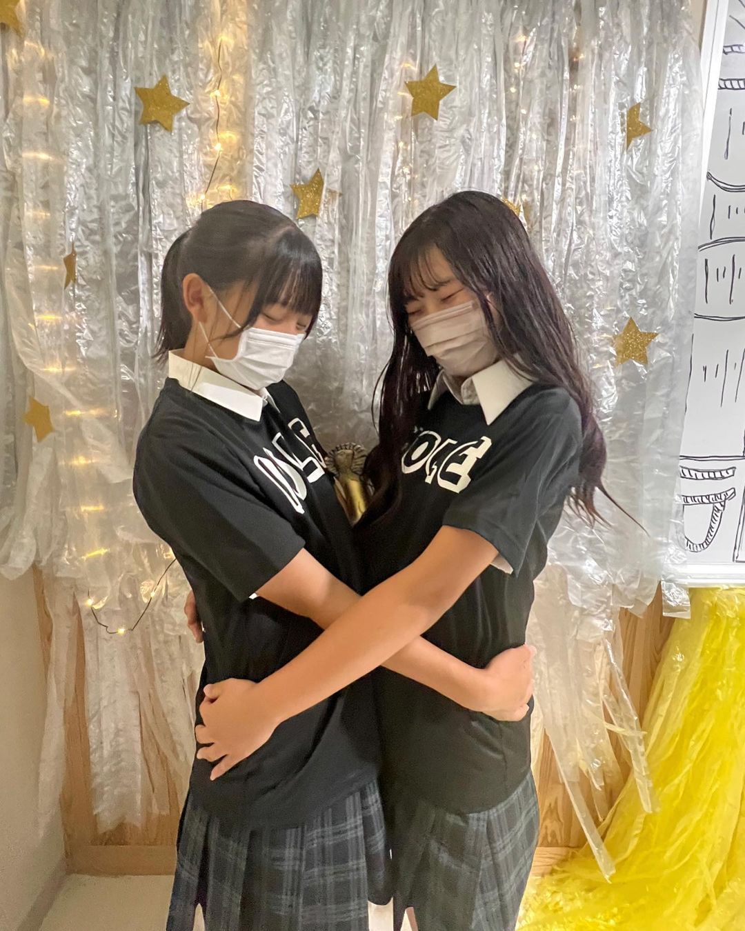 親友と撮りたい！簡単可愛い左右対称ポーズでSNS映えしちゃおう♡ | APPTOPI